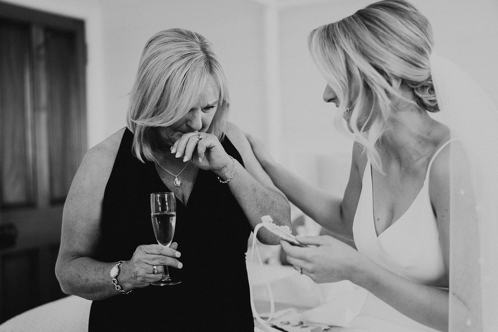 ELLY & ANDY’S VICTORIAN WEDDING – Hello May