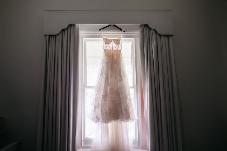 LAURA & AIDAN’S COUNTRY VICTORIAN WEDDING – Hello May